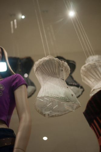 A new trick- cardboard corset form – Laurie Tavan